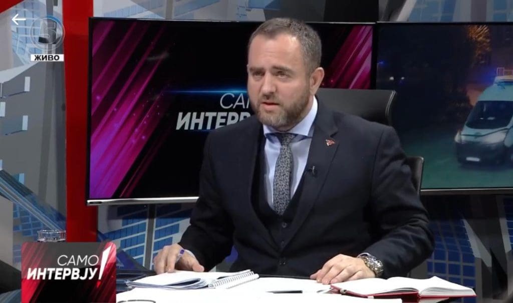 Тошковски Единствен начин да се нормализира хаосот со патните исправи